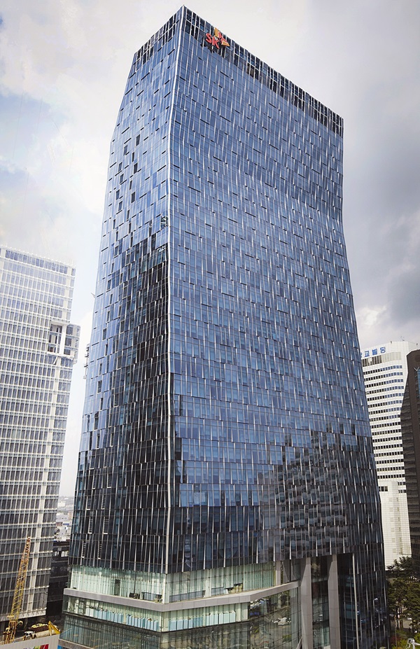 SKT, 오픈AI와 B2C 협력… '챗GPT 플러스' 프로모션 선봬